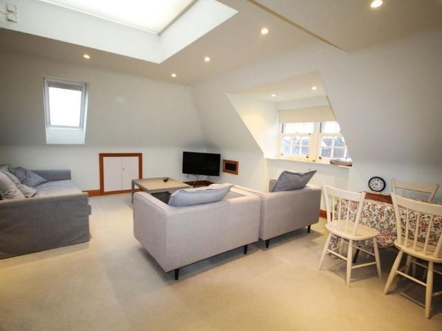 2 bedroom penthouse to rent