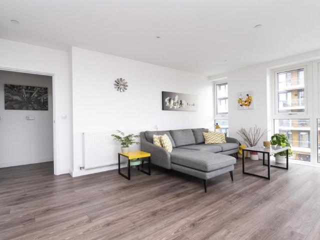 2 bedroom penthouse to rent