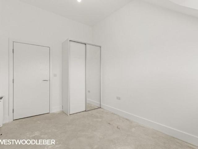 2 bedroom penthouse to rent