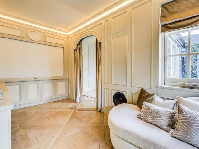 2 bedroom penthouse to rent