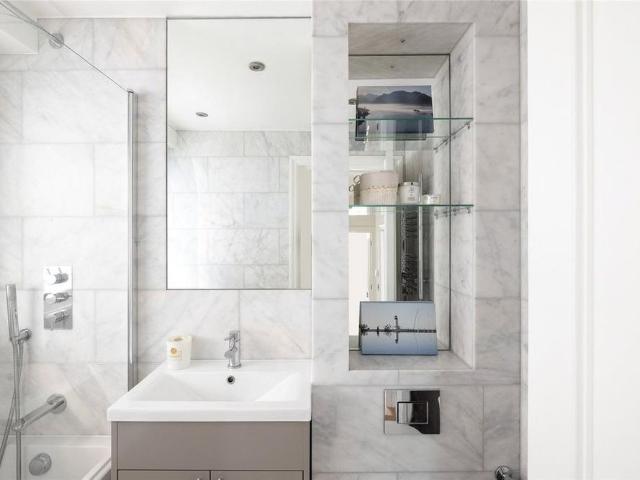 2 bedroom penthouse to rent
