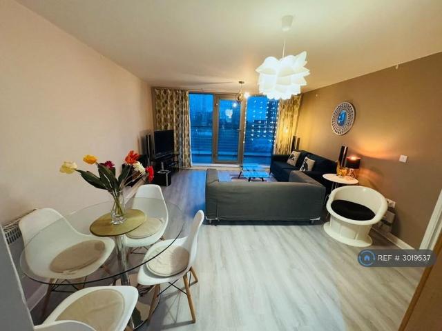 2 bedroom penthouse to rent