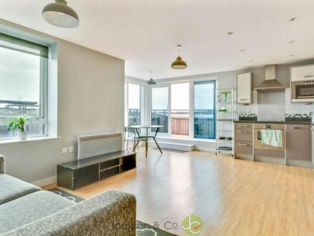 2 bedroom penthouse to rent
