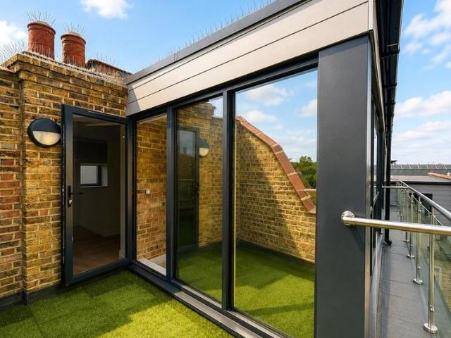 2 bedroom penthouse to rent