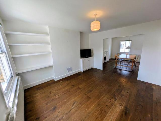 2 bedroom penthouse to rent