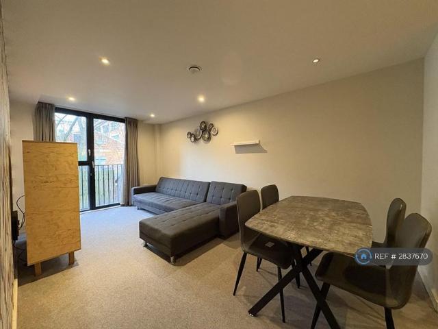 2 bedroom penthouse to rent