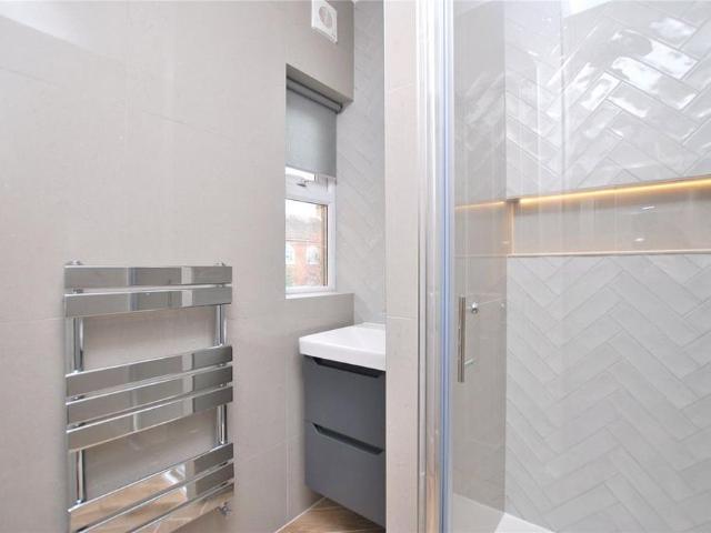 2 bedroom penthouse to rent