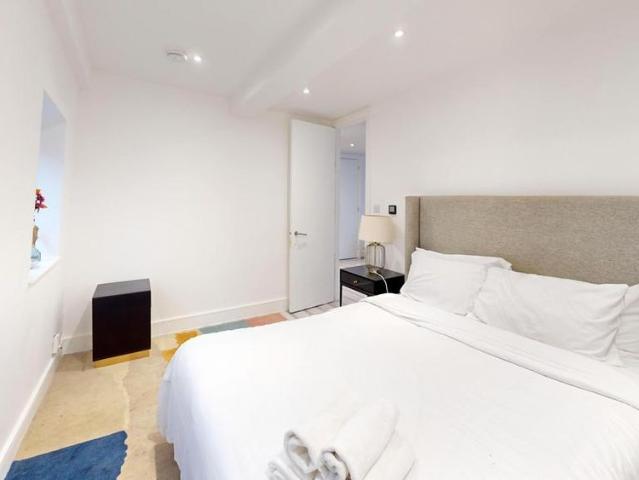 2 bedroom penthouse to rent