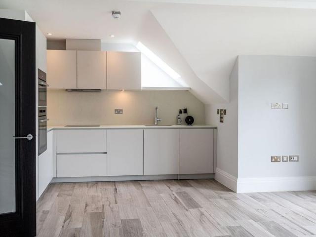 2 bedroom penthouse to rent