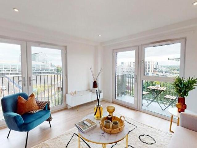 2 Bedroom Penthouse To Rent In Minerva Square, Glasgow, G3