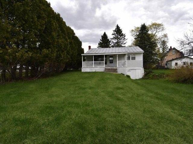 2 bedroom, Pittsfield ME 04967 102823375