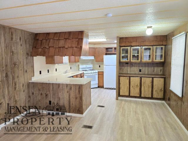 2 Bedroom Plus Bedroom for Rent