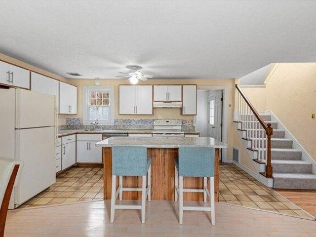 2 bedroom, Plymouth MA 02360 LS102120722