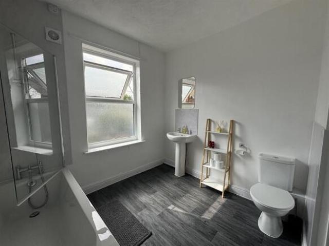 2 bedroom house share for rent in Worthing Street, Hull, HU5