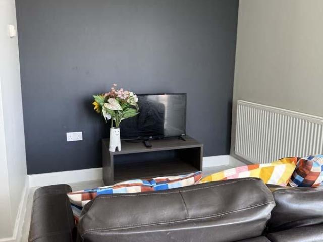2 bedroom private hall to rent