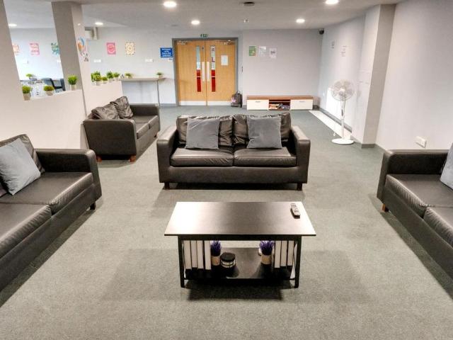 2 bedroom private hall to rent