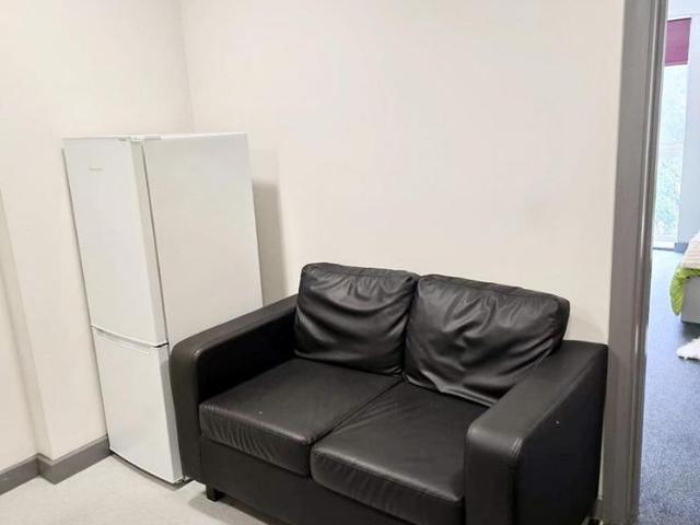 2 bedroom private hall to rent