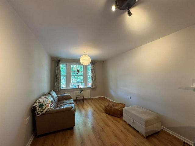 2 bedroom private hall to rent