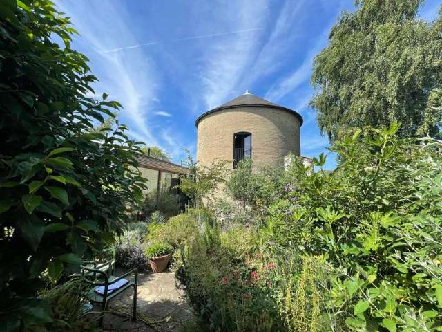 2 Bedroom Property