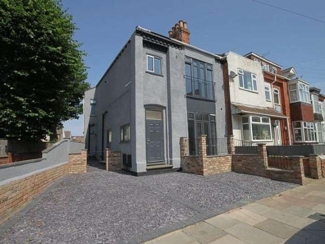 2 Bedroom Property