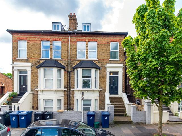 2 bedroom Property