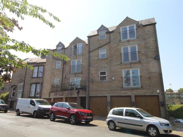 2 Bedroom Property For Rent Clover Hill Road Savile Park, Halifax