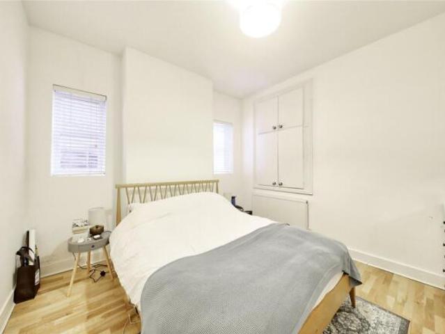 2 bedroom property for rent in Cambray Road, SW12
