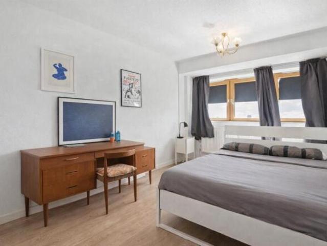 2 bedroom property for rent in Castlemaine, Culvert Road, SW11