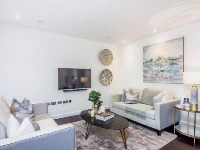 2 bedroom property for rent in Charles Clowes Walk, Battersea, London, SW11