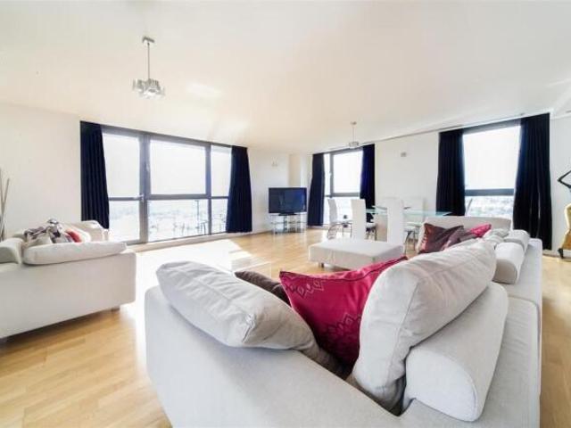 2 bedroom property for rent in City Island Way, London, E14