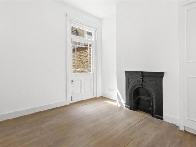 2 bedroom property for rent in Aliwal Road, SW11