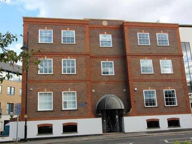 2 bedroom property for rent in Bridge Street Stainesupon Thames TW18