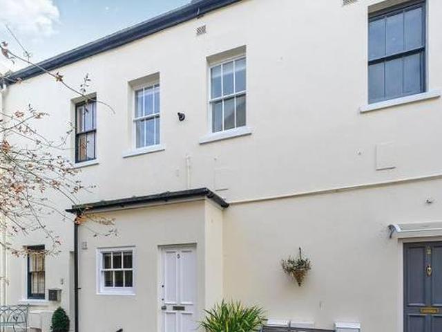 2 bedroom property for rent in Gloucester Mews Gloucester Road Brighton BN1