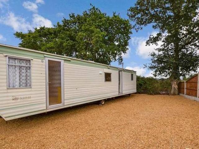 2 bedroom property for rent in Gutteridge Hall Lane ClactonOnSea CO16