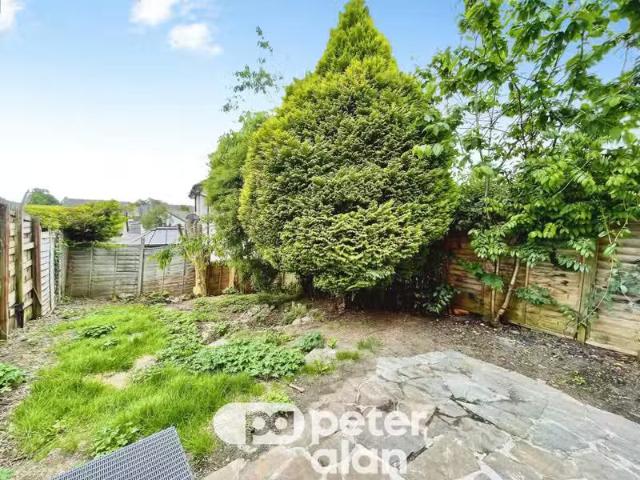 2 bedroom property for rent in De Braose Close, CF5