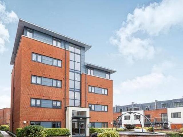 2 bedroom property for rent in Kings Gate Horsham RH12