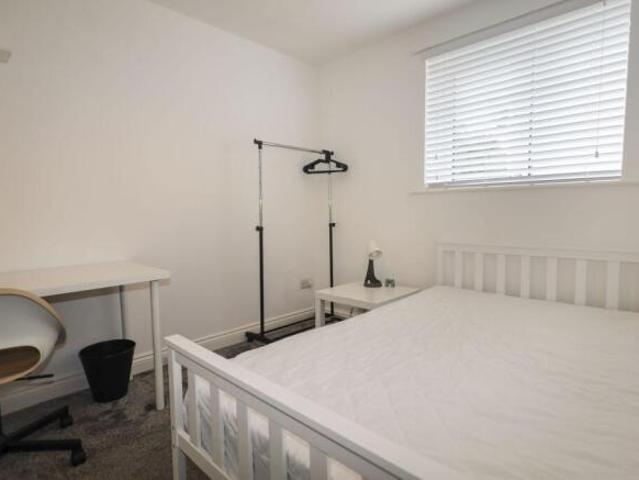 2 bedroom property for rent in Holdenhurst Road, Bournemouth, BH8