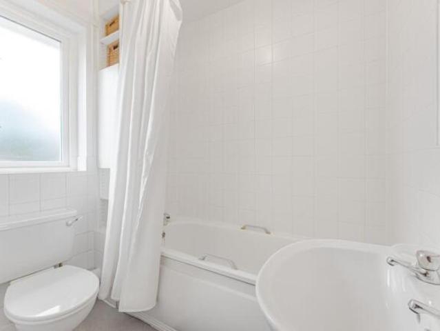 2 bedroom property for rent in Heaton Close, Chingford, E4