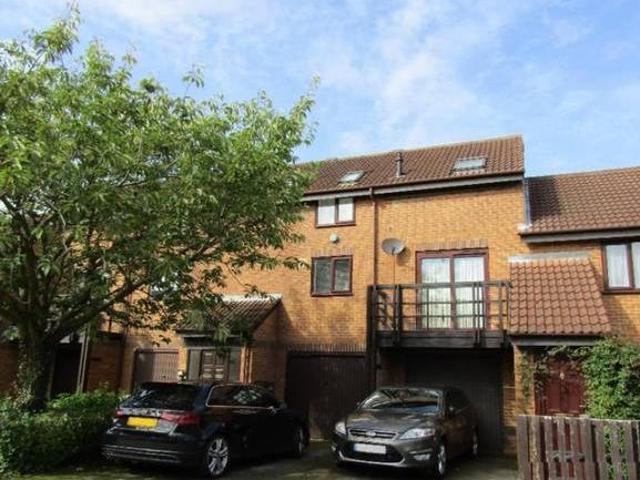 2 bedroom property for rent in Jeeves Close Milton Keynes MK6 3PB MK6