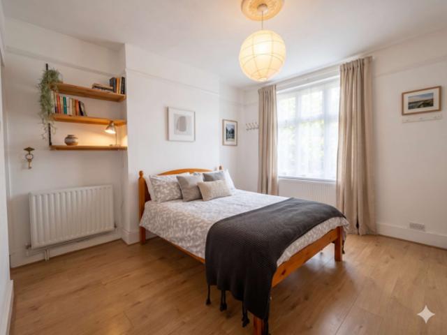 2 bedroom property for rent in Oakwood Avenue 3, CR4