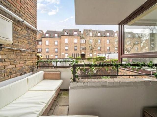 2 bedroom property for rent in Manningtree Close, Southfields, London, SW19