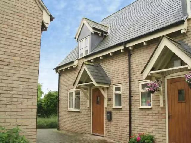 2 bedroom property for rent in Mynott Mews, High Street, Soham.