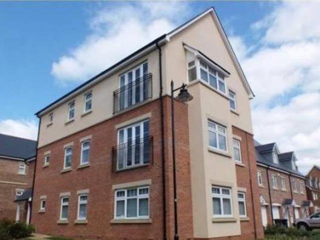 2 bedroom property for rent in Sandhills Court Virginia Water GU25