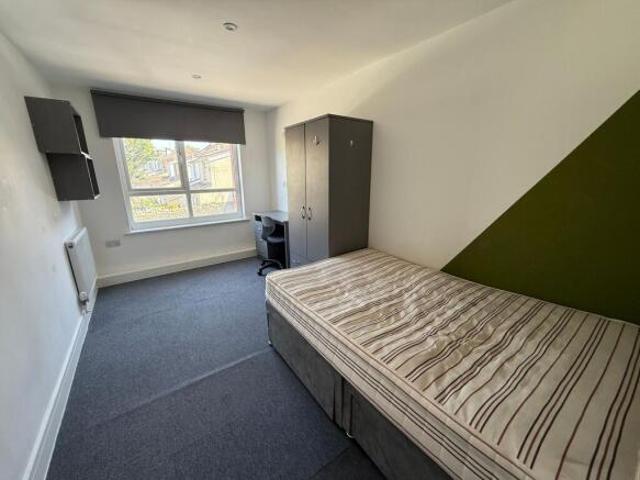 2 bedroom property for rent in Phoenix Place B, BS16