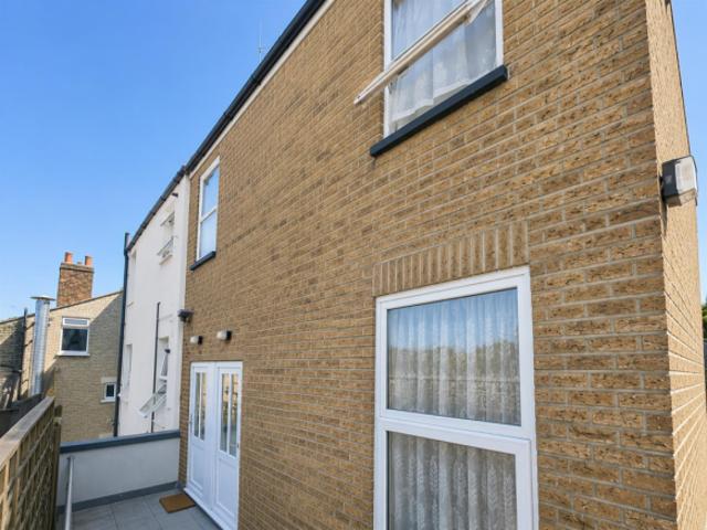 2 bedroom property for rent in Queens Road, Watford, WD17