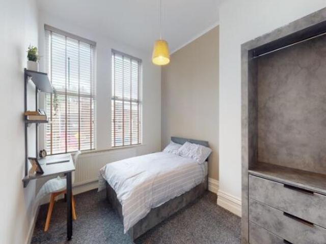2 bedroom property for rent in Regent Park Avenue, Hyde Park, Leeds, LS6