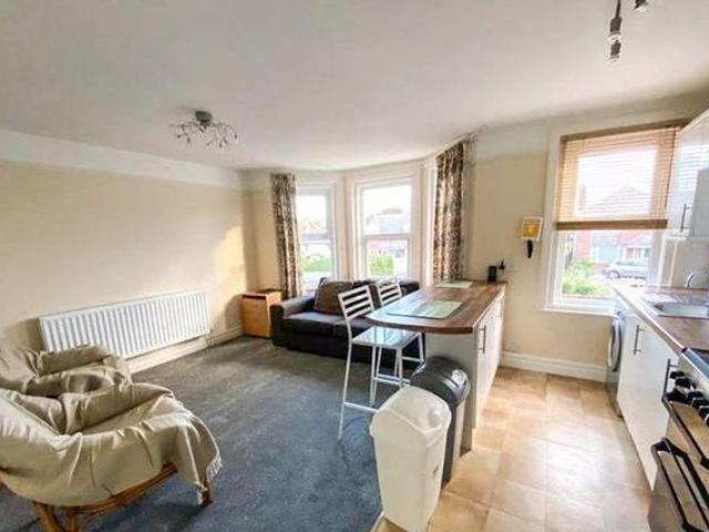 2 bedroom property for rent in Wallisdown Road Poole BH12