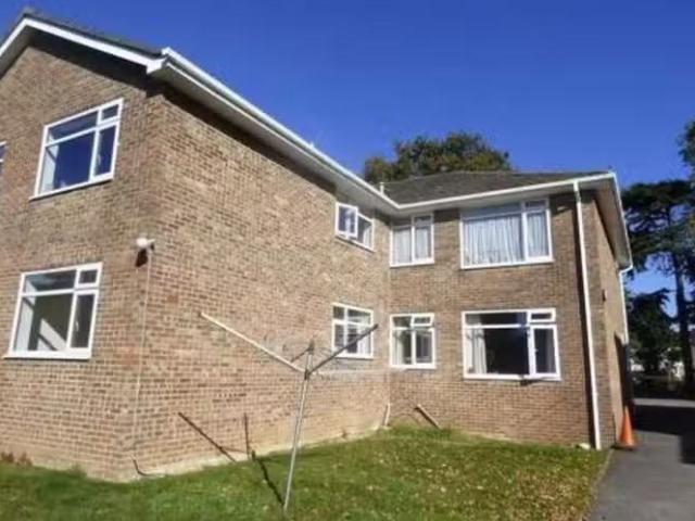 2 bedroom property for rent in Talbot Avenue, Barrington Court.
