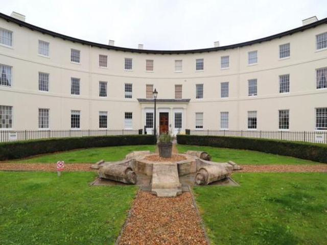 2 bedroom property for rent in The Crescent, Gloucester, GL1