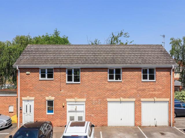 2 Bedroom Property For Rent Mayfair Court, Wakefield